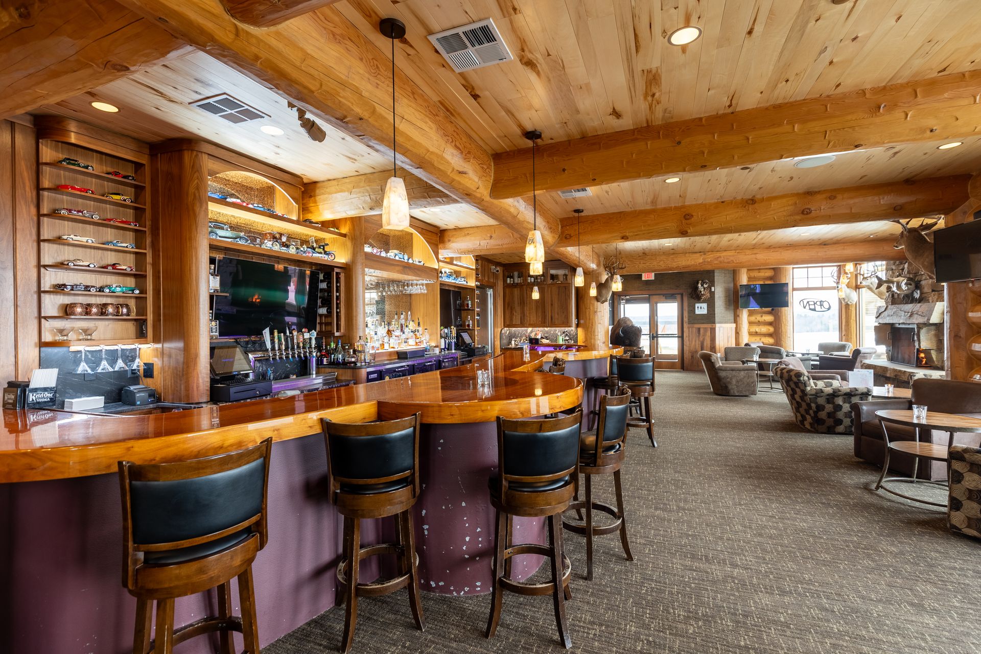 Trophy Lodge Bar & Restaurant | MDL Resort